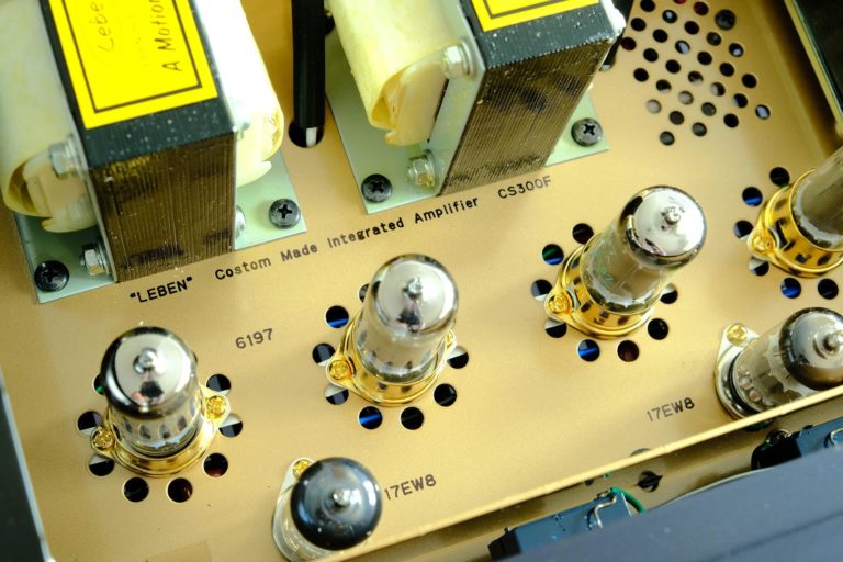Leben CS 300F Integrated Amplifier - hi-fi+